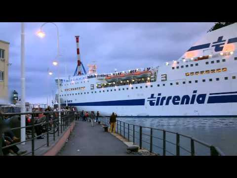 La Nave Tirrenia Athara ,partenza dal porto di Genova 11/05/2013 - YouTube