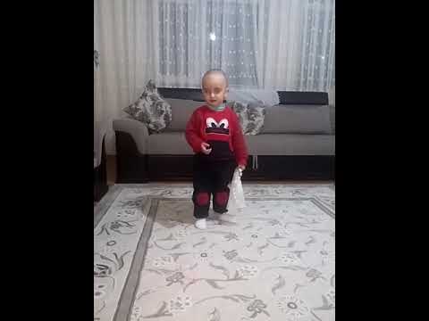 Halay çeken bıcırıklar