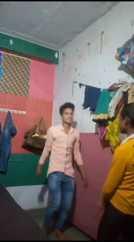 dilli me masti kar rahe ladke - YouTube