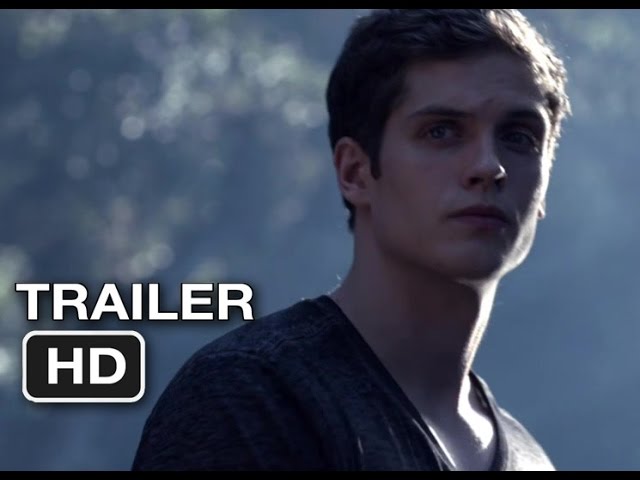 Daniel Sharman E Gage Se Beijam Carinhosamente Daniel Sharman
