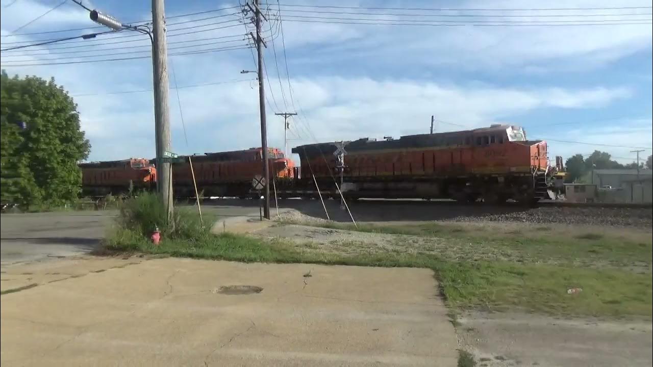 BNSF Northbound Intermodal Train - YouTube