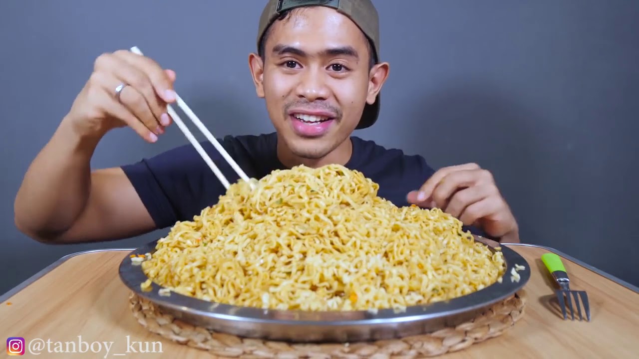 tanboy kun! TERENAK DIDUNIA!! _10 BUNGKUS INDOMIE GORENG JUMBO - YouTube