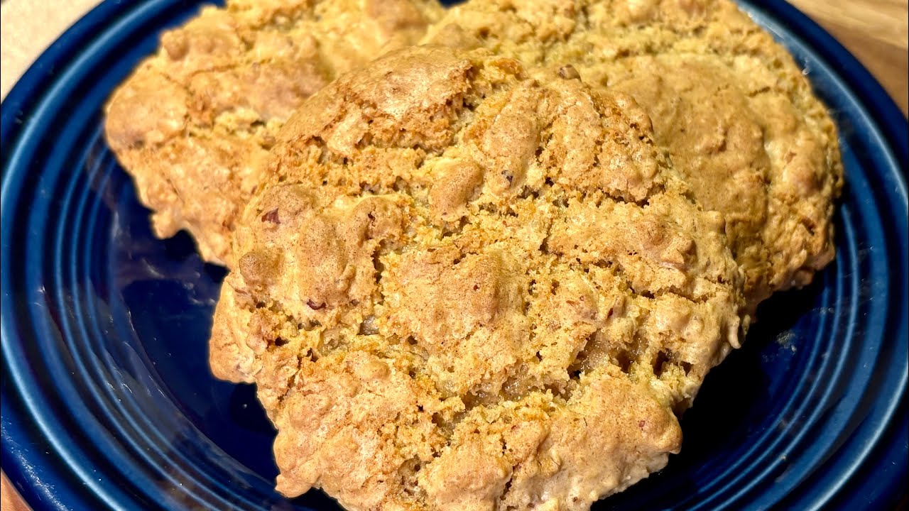 Chewy Pecan Supreme Cookies! Copycat from Great American Cookie Company ...