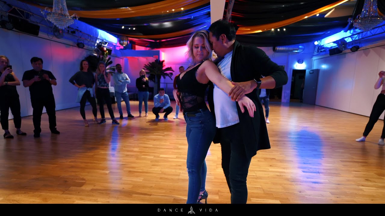 Bachata Sensual workshop Fabian and Livia | Dance Vida |Learn to dance ...