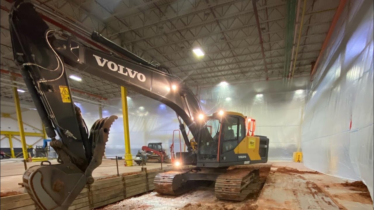 Another big hole. #digginok #backhoeman #excavator - YouTube