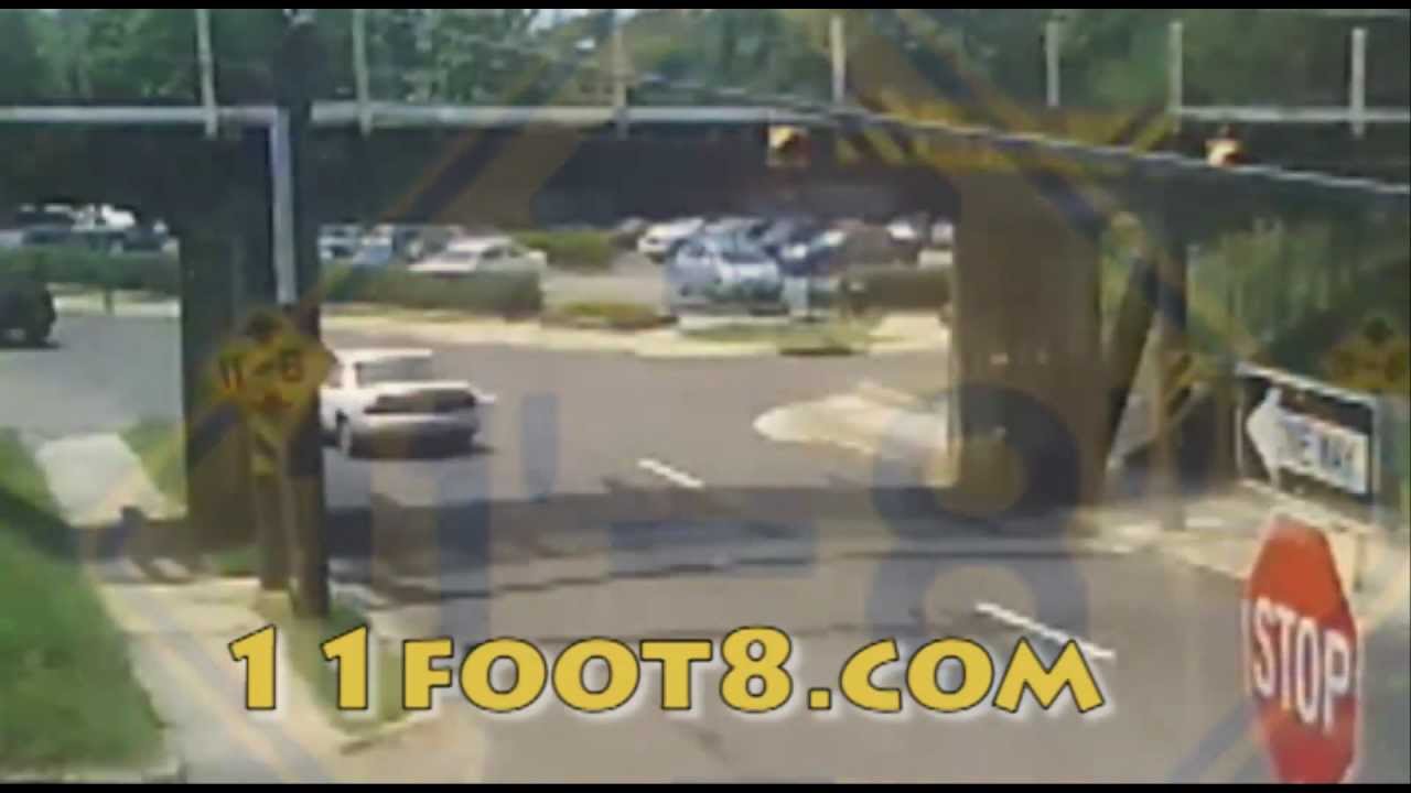 Spectacular canopener at the 11foot8 bridge - YouTube