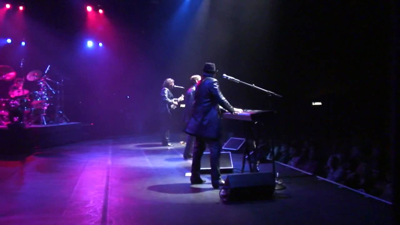 The Australian Bee Gees Show Performing Message - YouTube