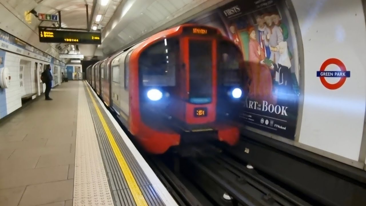 London Underground Victoria Line : Arrêt à la station Green Park - YouTube