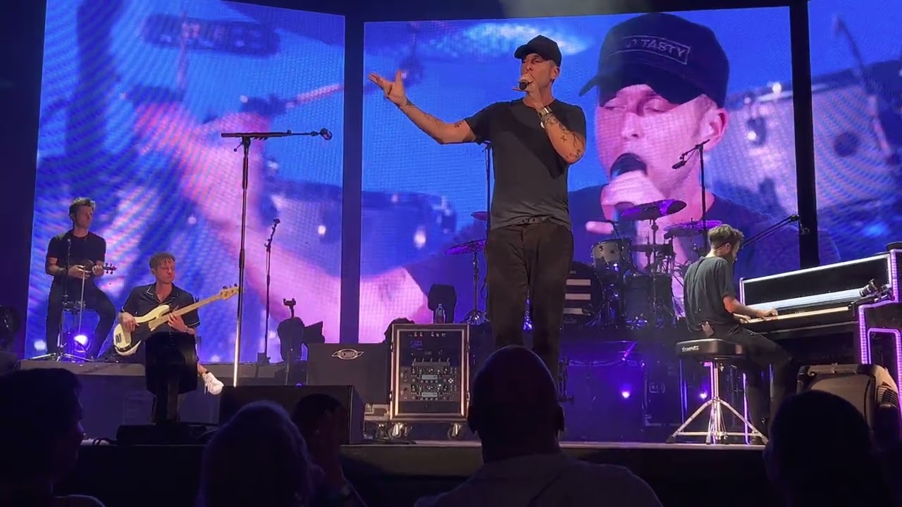 Ryan Tedder sings “Rumor Has It” by Adele at One Republic concert - YouTube