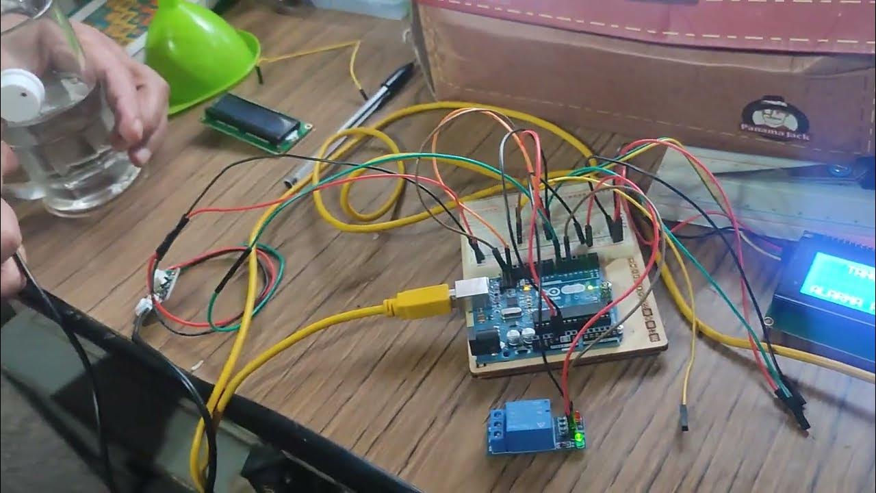 Prueba de sensor de agua capacitivo con arduino (2) - YouTube
