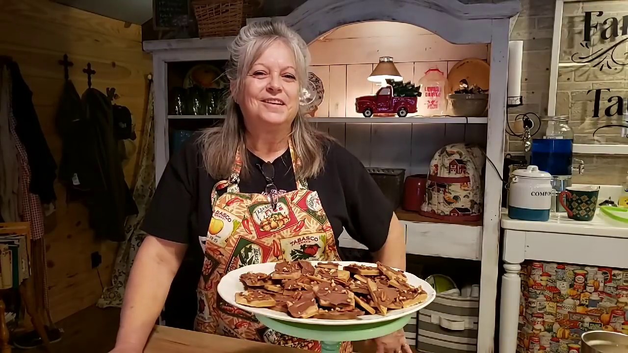 Homemade toffee~ Holiday dessert collaboration ~ - YouTube