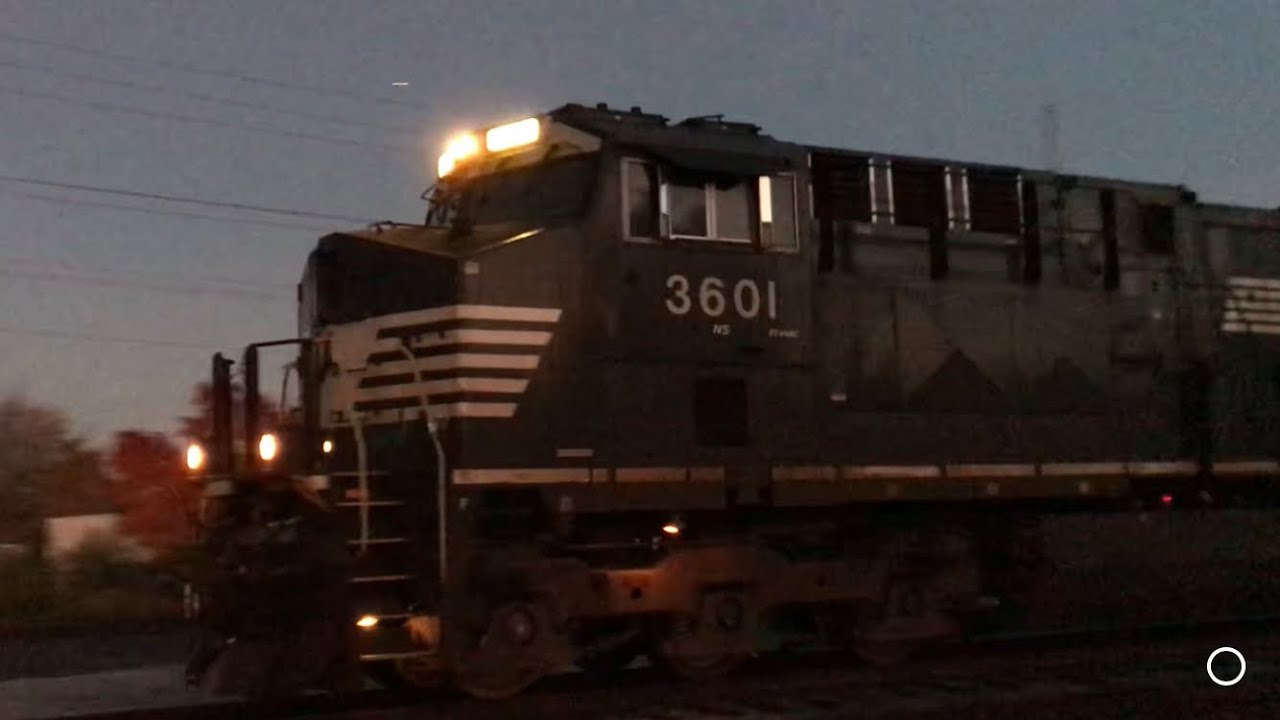 NS #3601 GE ET44AC leads a NB train at McCord Park crossing. - YouTube