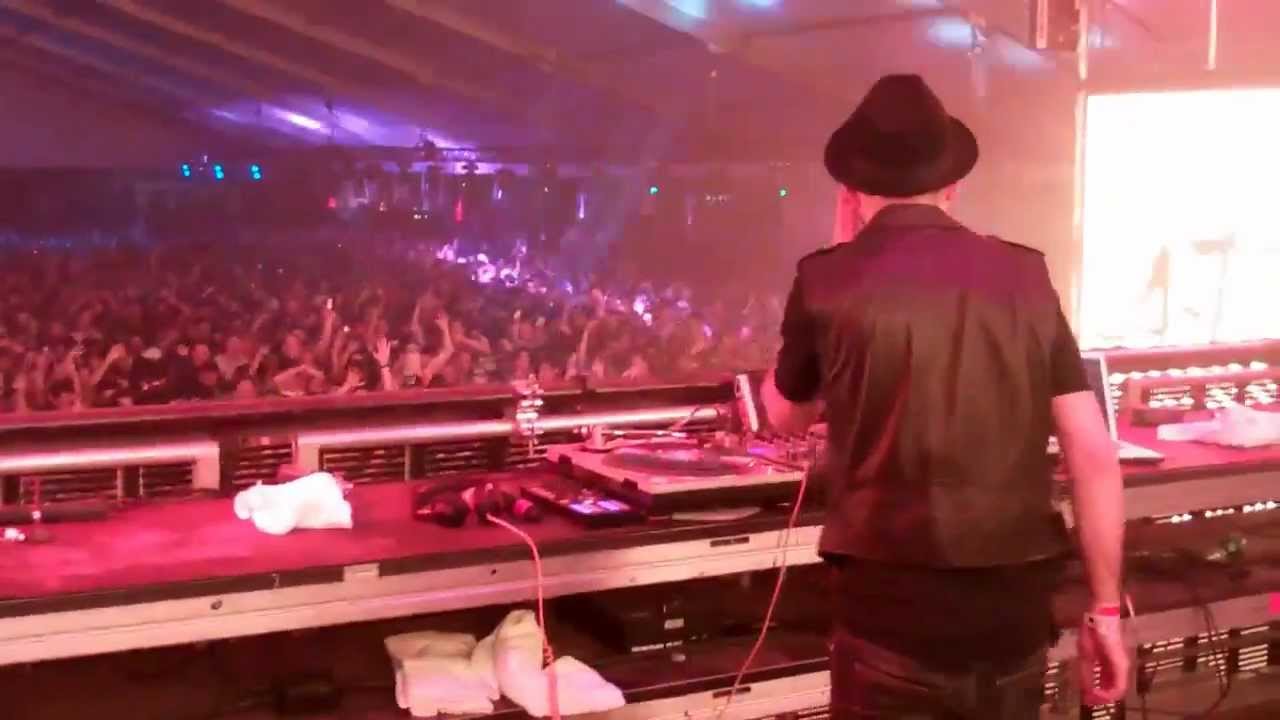 A-Trak Money Makin Scratch LIVE @ HARD Summer 2012 - YouTube
