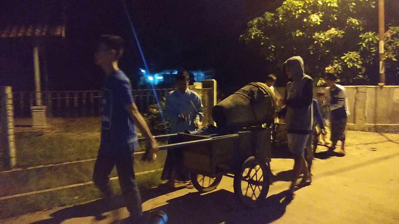 Semua Umur ikut bangunkan Sahur di Cidahu, Subang - YouTube