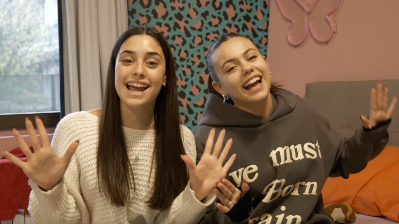 COM'È VIVERE IN STARDUST HOUSE? - YouTube