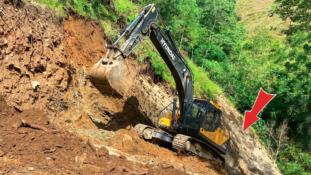 Excavator in Action: See How Experts Handle this Construction Colossal ...