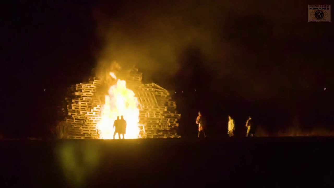 Stamford Kiwanis Bonfire 5Nov2016 - YouTube