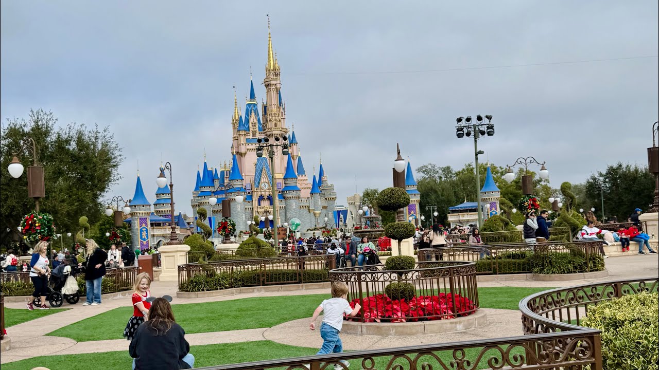 Full Disney Characters Parade at Magic Kingdom Florida - YouTube