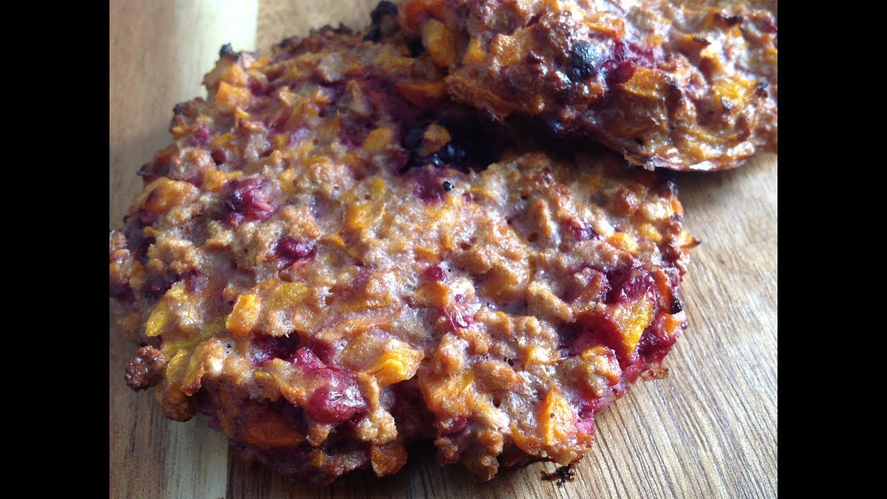 Slimming world berry bakewell cookies. 1/4 syn for the lot!!!! - YouTube