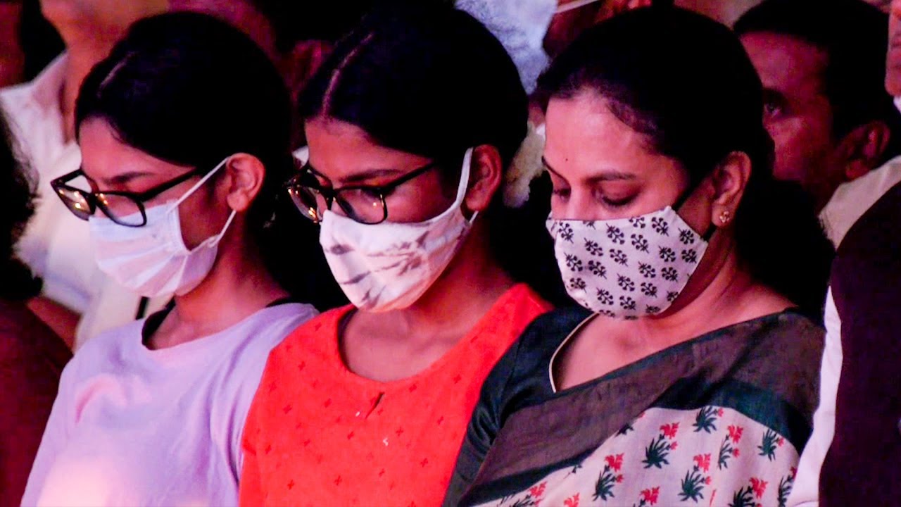 Puneeth Rajkumar :ಪುನೀತ್ ಗೆ ನಮನ ಸಲ್ಲಿಸಿದ ಪತ್ನಿ ಹಾಗೂ ಮಗಳು | Ashwini ...