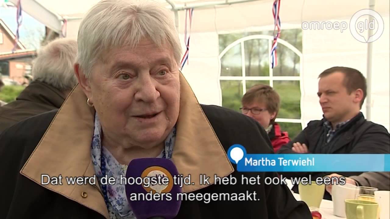 Nederlands-Duits grensontbijt in Netterden - YouTube