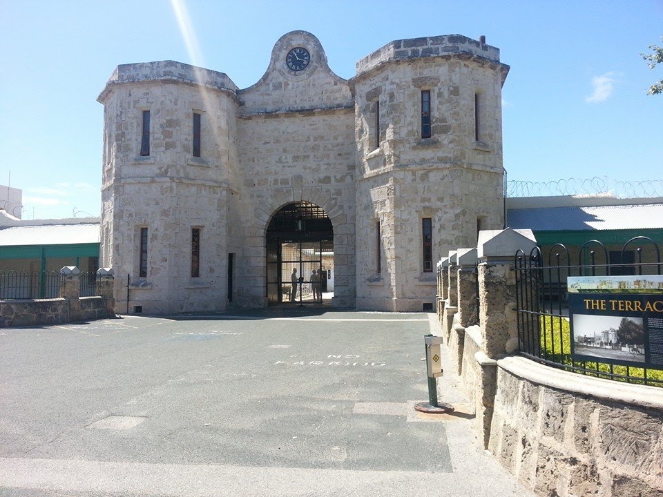 1988 FREMANTLE PRISON RIOT - YouTube