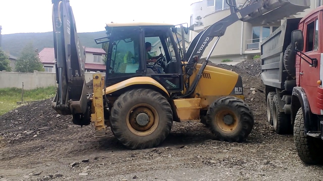 VOLVO BL71 - YouTube