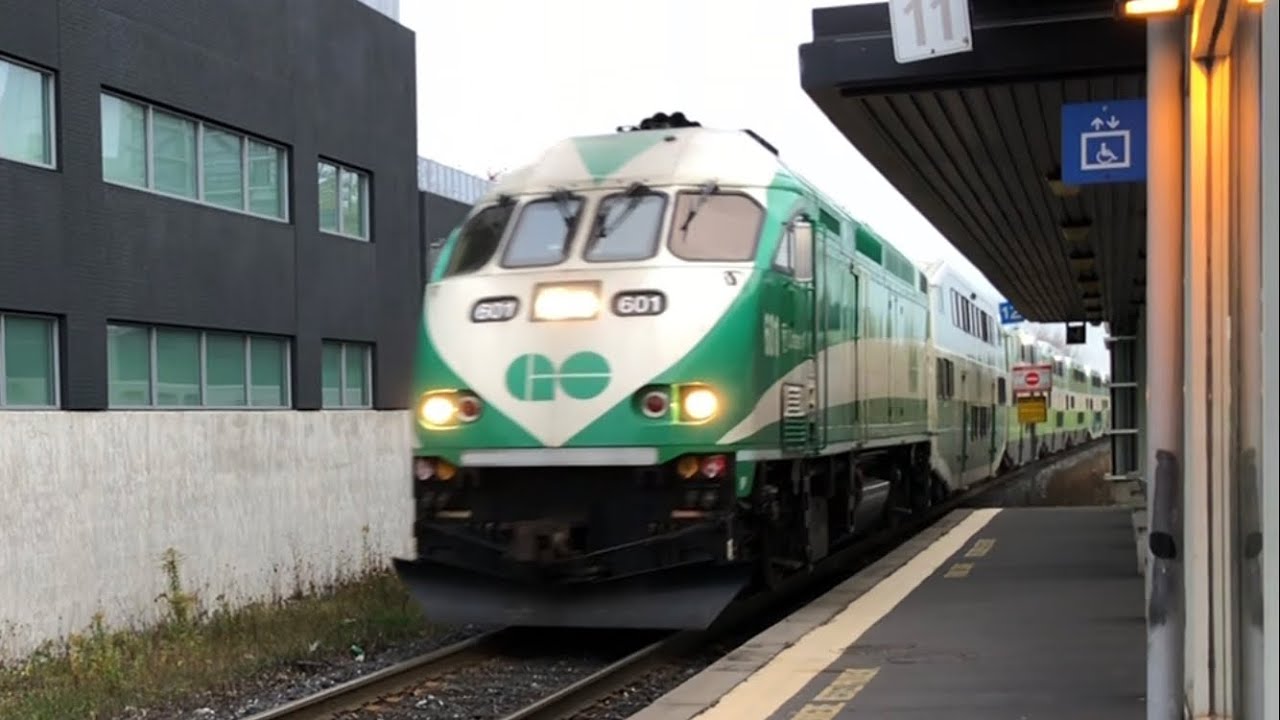 Go Train 601 Burlington go station - YouTube