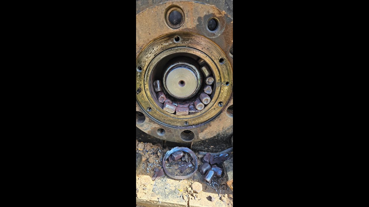 Bearing removal and replacement for CAT Mulcher HM418C. - YouTube
