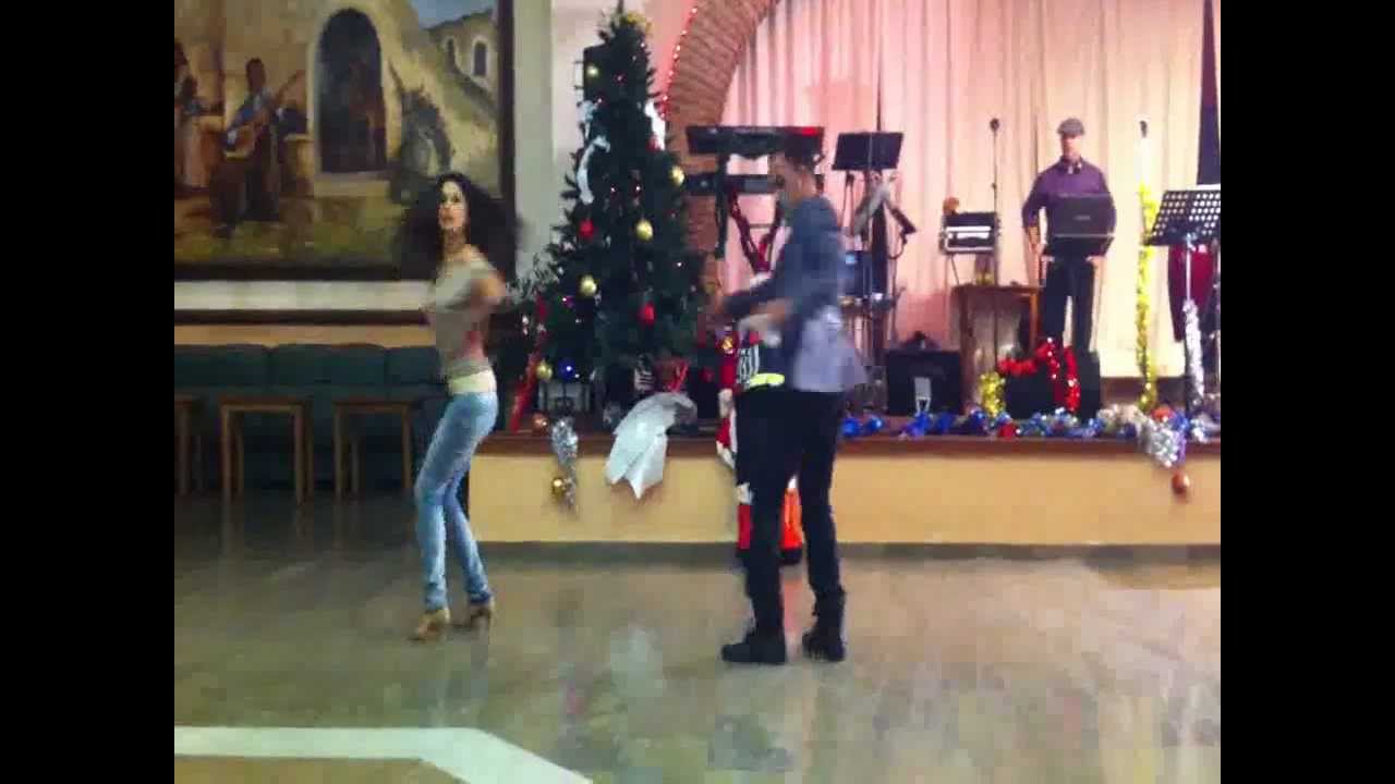 Ibrahim y Verónica taller de salsa en Sala La Alegría (música) - YouTube