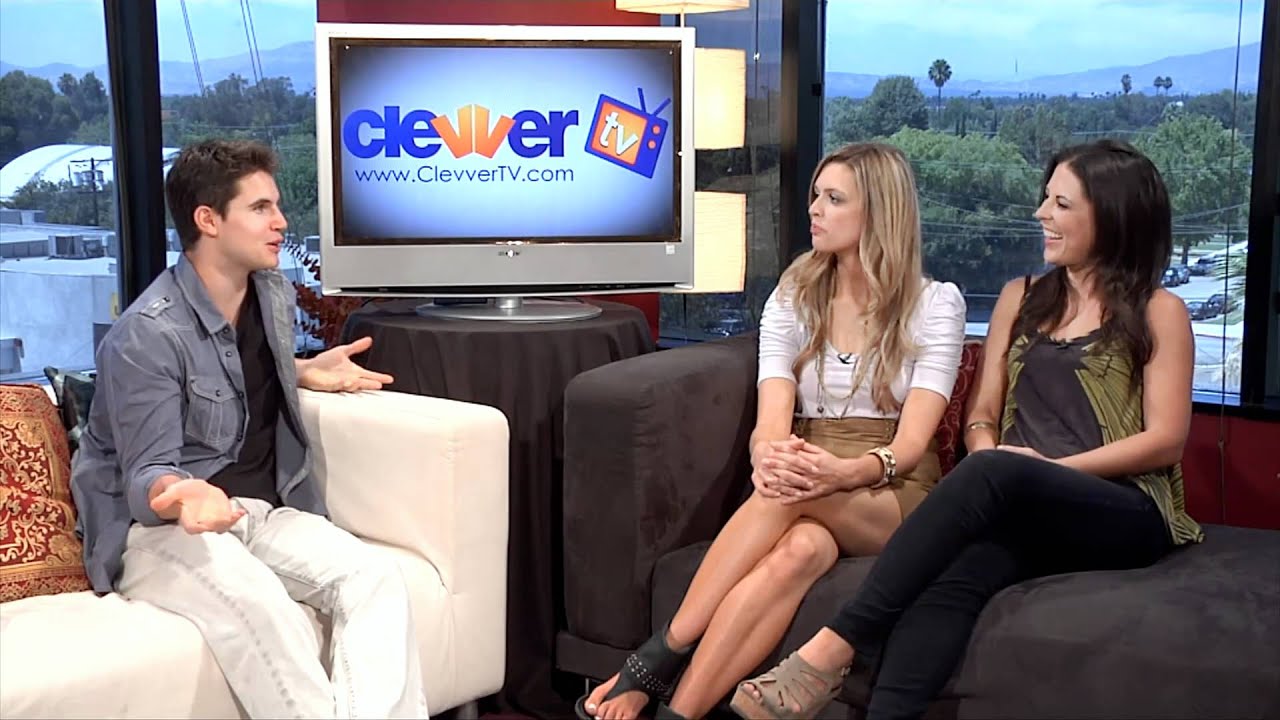 Robbie Amell: Scooby-Doo! Curse of the Lake Monster Interview - YouTube