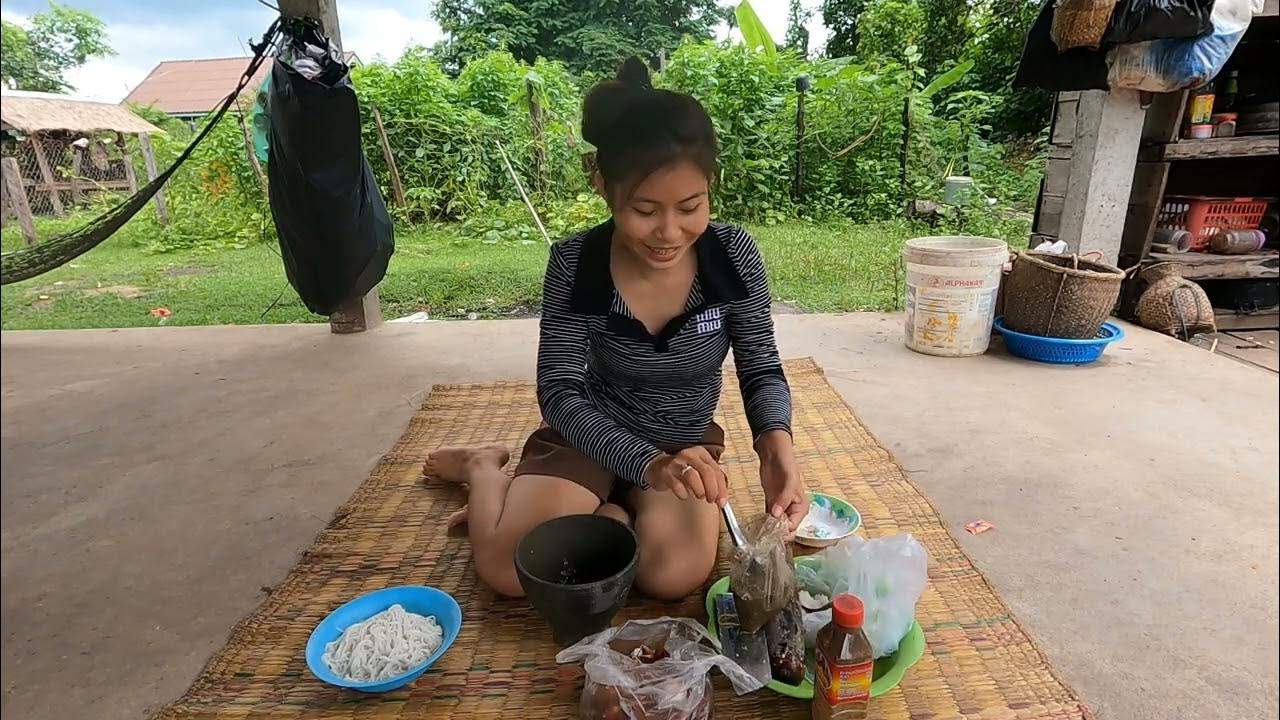 วันนี้กินส้มตำแค่สองคน...😢#Sophaแม่ลูกสอง - YouTube