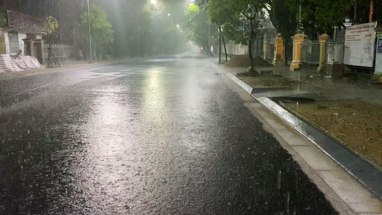 PERFECT DEEP SLEEP with Tropical Rainstorm and Deep Thunder Sounds ...