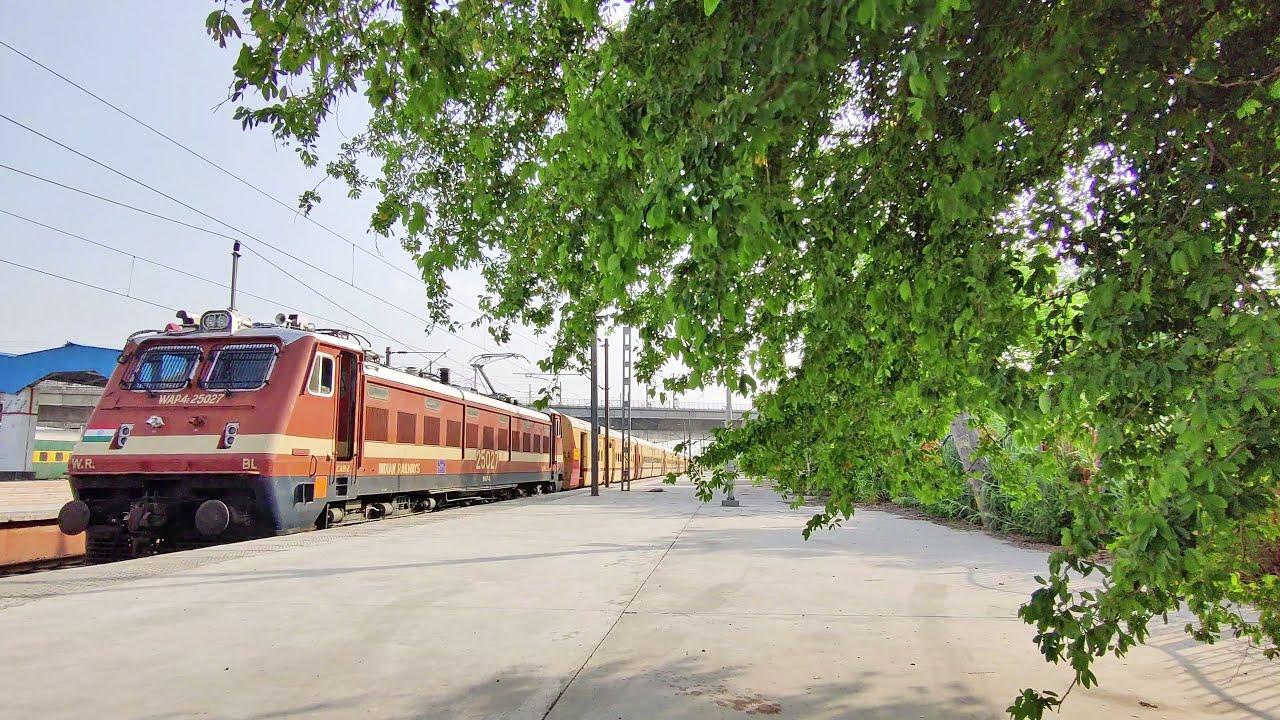 14316 New Delhi - Bareilly Intercity Express Arriving at Anand Vihar ...