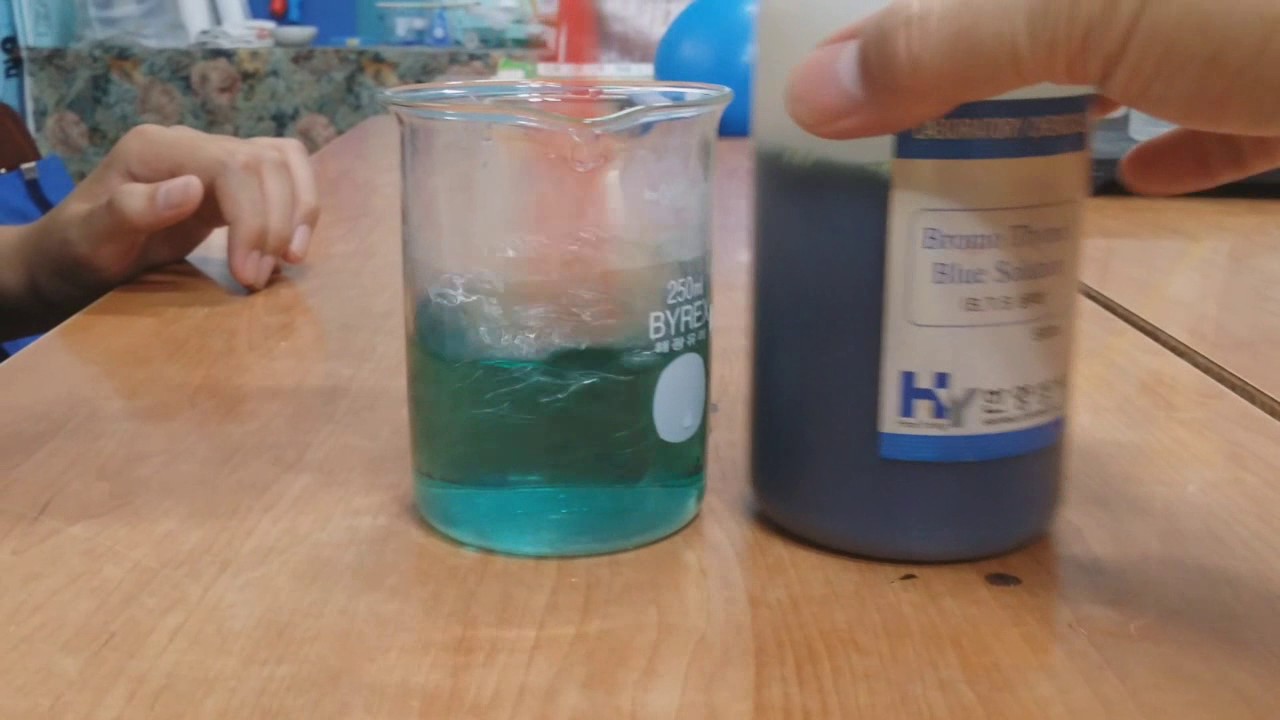 (과학실험)BTB용액에 날숨을 불어 넣으면 색깔변화 - YouTube