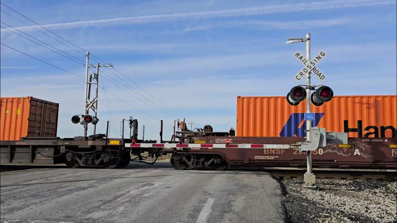 NS 4562 Leads Intermodal West | IN-101 Railroad Crossing, Edgerton, IN - YouTube