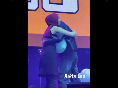 Güney Koreli aktör Lee Min-ho, Türk hayranıyla sahnede balon patlattı.