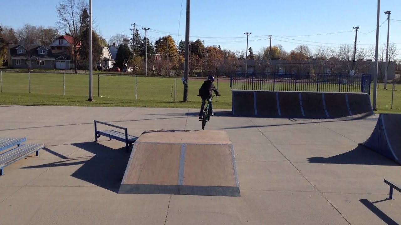 Tannic mays fun box BMX - YouTube