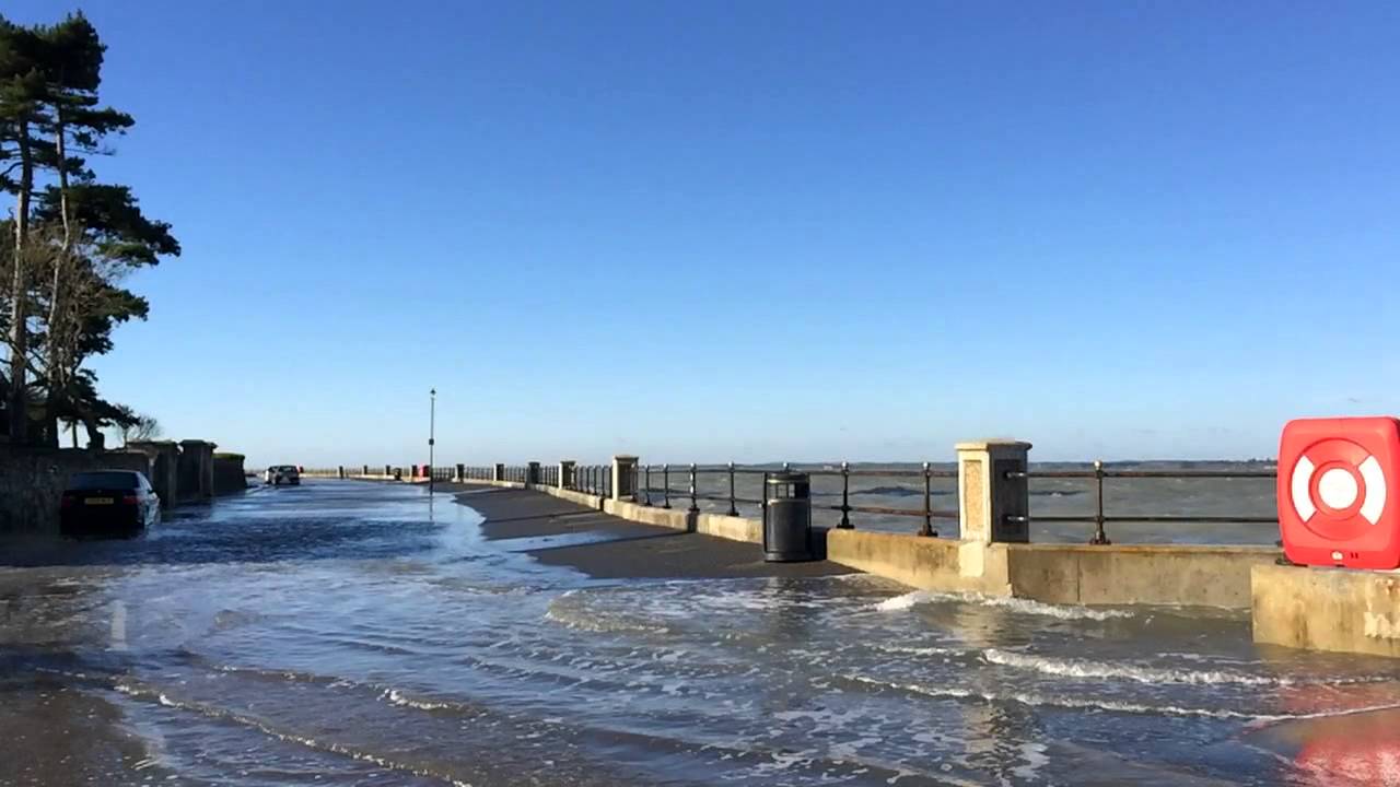Flooding - Cowes, IOW - YouTube