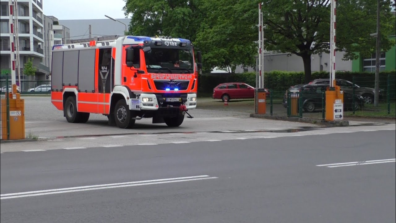 RLF-A 1 Berufsfeuerwehr Linz - YouTube