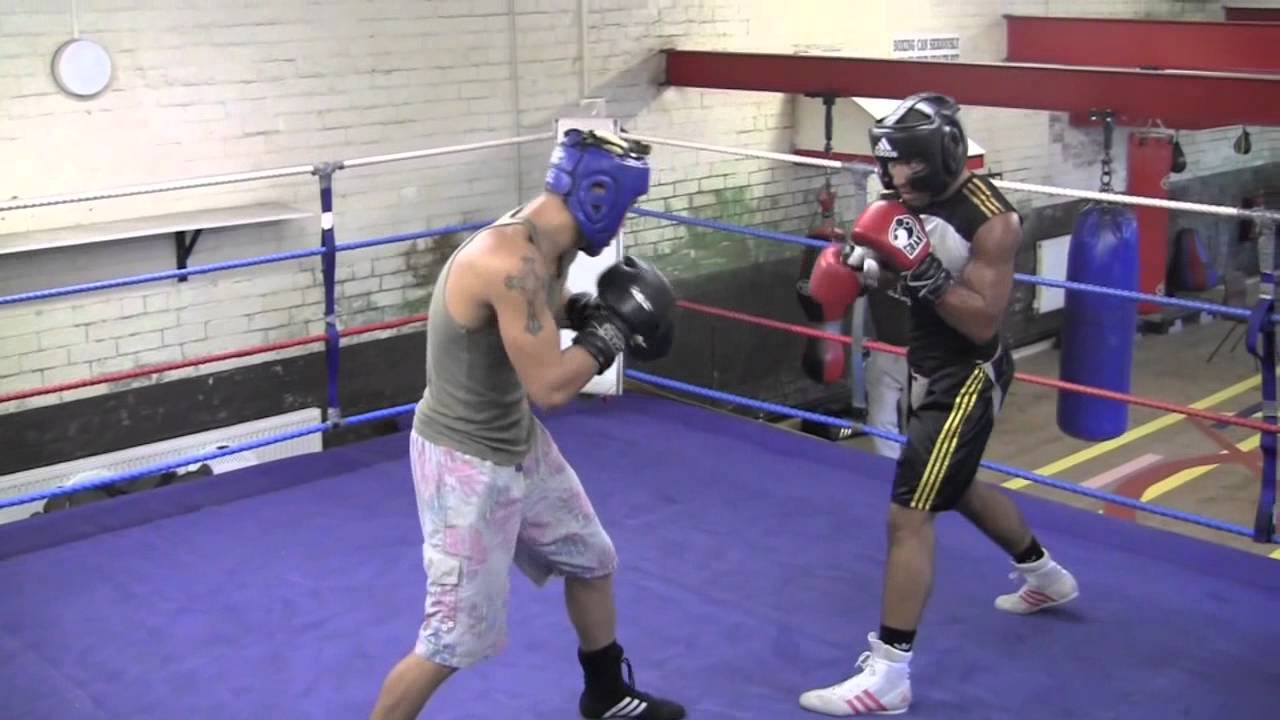 Kell Brook spars Chad Gaynor - YouTube
