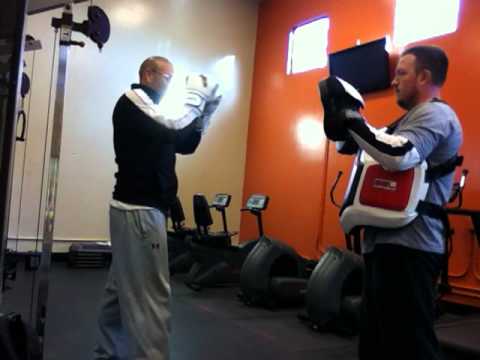 Boxing, Combo's & Body Shots P. 2 @ Cisco's fitness - YouTube