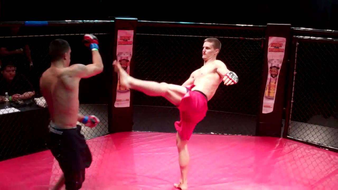 Kelley Oser vs. Bobby Pompa - YouTube