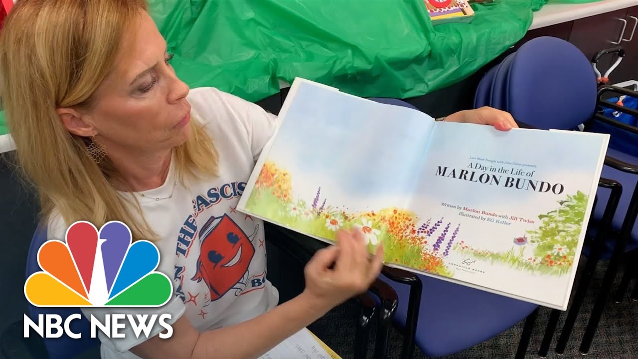 Book removals continue at South Florida schools - YouTube
