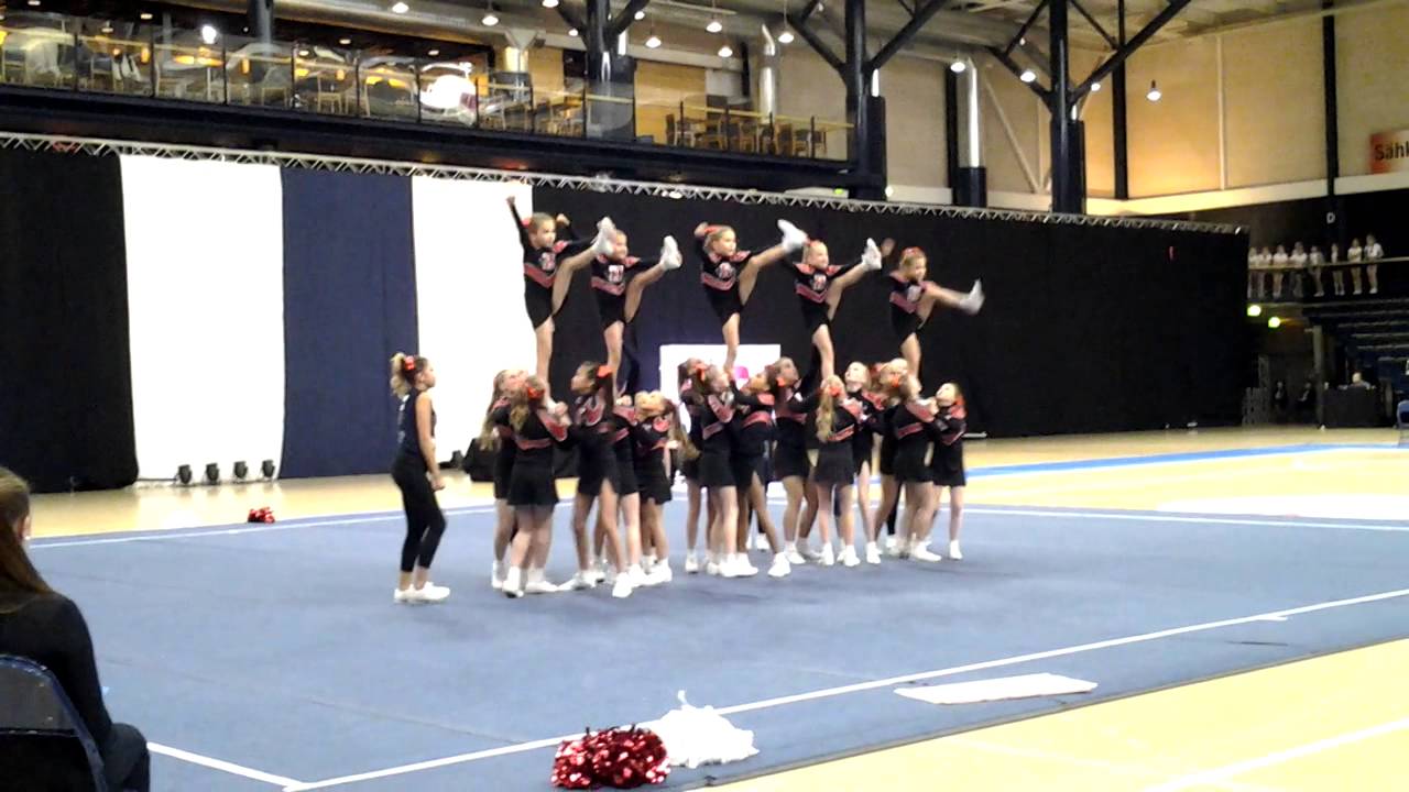 Mini Elite Super Cheer 2013 - YouTube