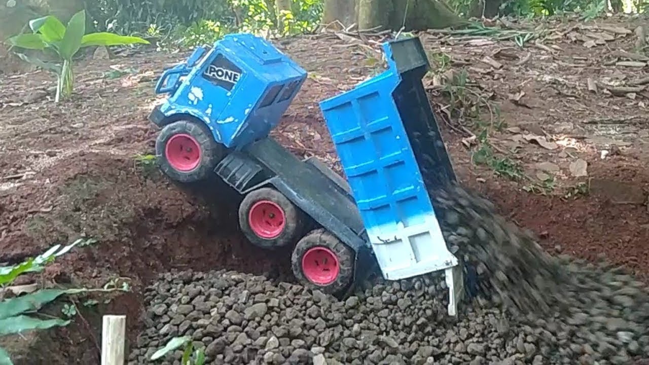 Mobil Truk Tronton Panjang Muatan Berat Oleng, Beko Keruk Rc Excavator ...