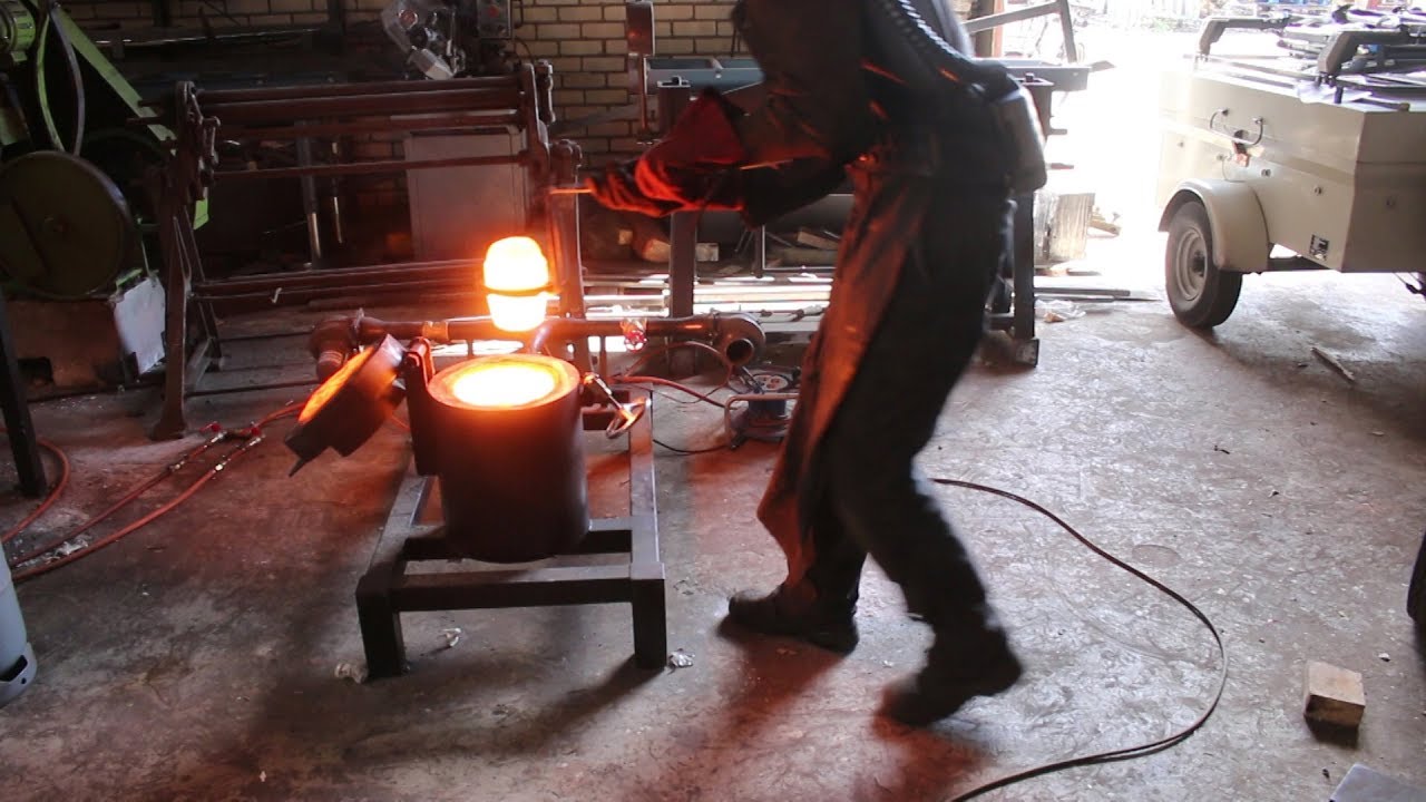 Experimenting with crucible steel, part 2. - YouTube