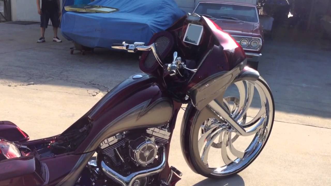 Richard Wright's Chop Shop 32" Bagger super clean - YouTube