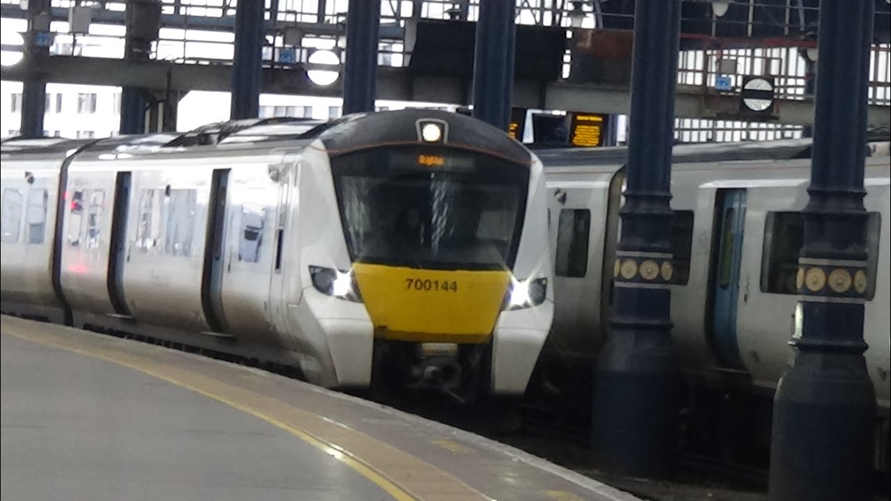 Thameslink 700-144 rolling into Brighton Railway Station - Saturday 1st ...