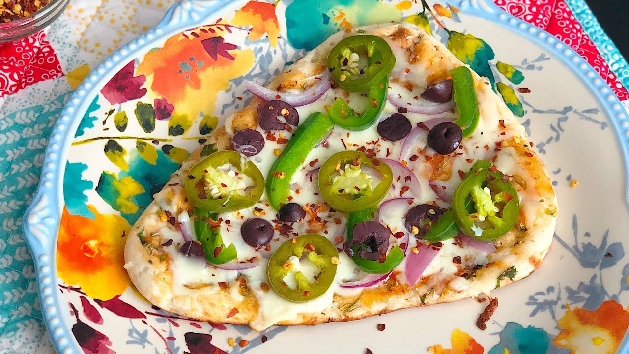 Garlic Naan Pizza in 5 minutes | Instant pizza snack | Naanza | No Oven ...
